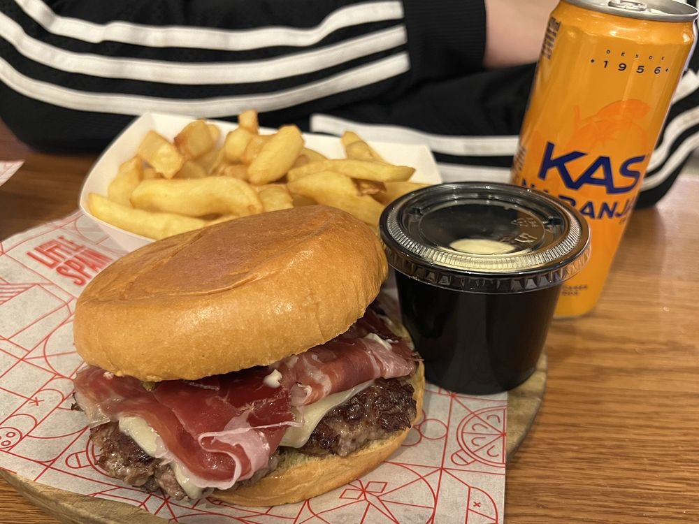 MR LOPEZ BURGERS AND BIKINIS - Updated May 2024 - 10 Hudson Yards, New ...