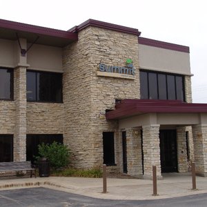 ASSOCIATED BANK - Updated April 2025 - 12 Photos - 4407 Cottage Grove ...