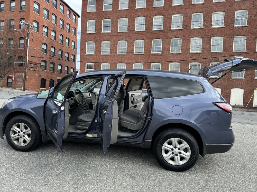 E&S AUTO EMPORIUM - Updated October 2025 - 30 Photos - 72 Holten St ...