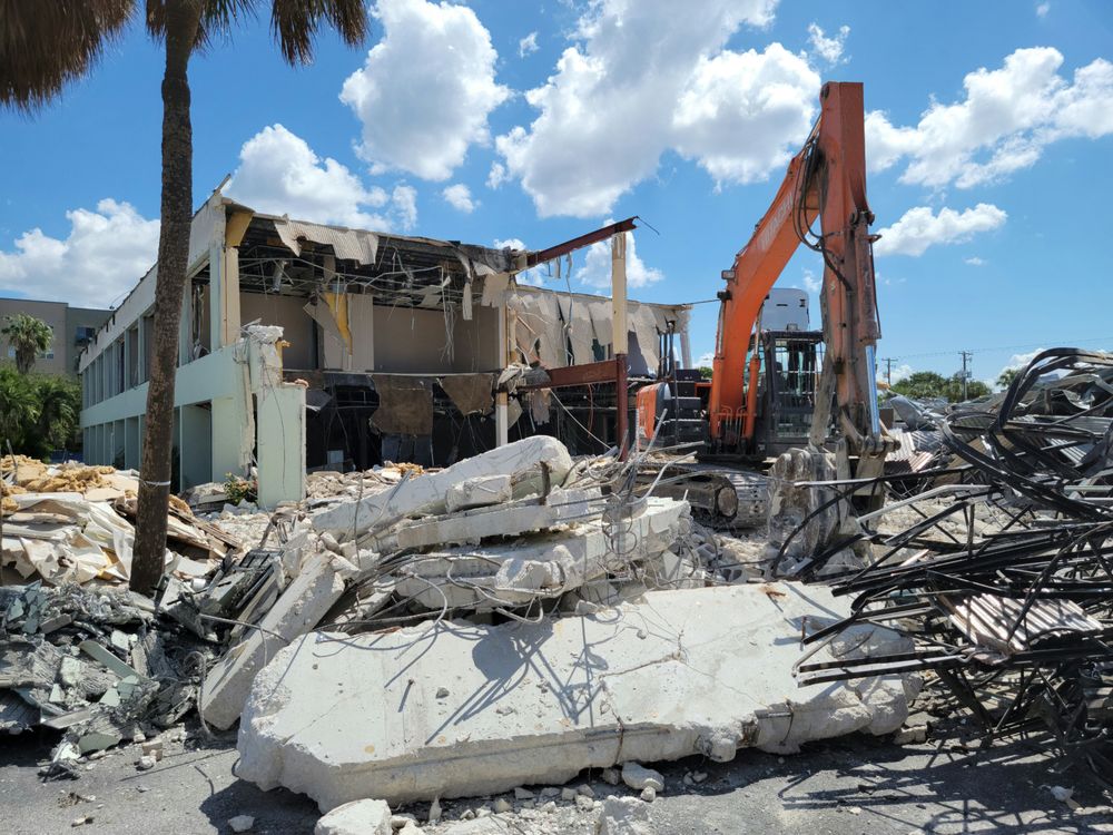SUNCOAST WRECKING AND ASSET RECOVERY - Updated October 2025 - 23 Photos ...