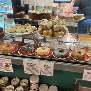 MONUTS - Updated April 2025 - 689 Photos & 596 Reviews - 1002 Ninth St ...