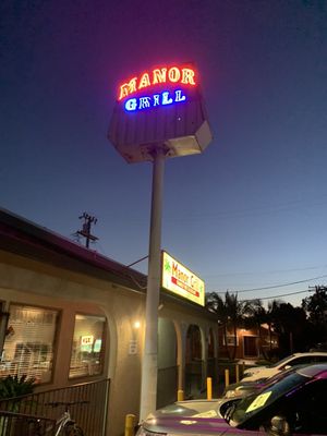 MANOR GRILL & BAR - Updated December 2025 - 1175 Photos & 370 Reviews ...