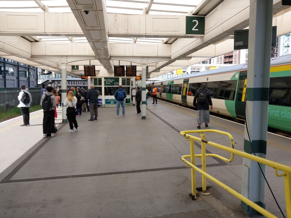 EAST CROYDON TRAIN STATION - Updated August 2025 - 18 Photos & 24 ...