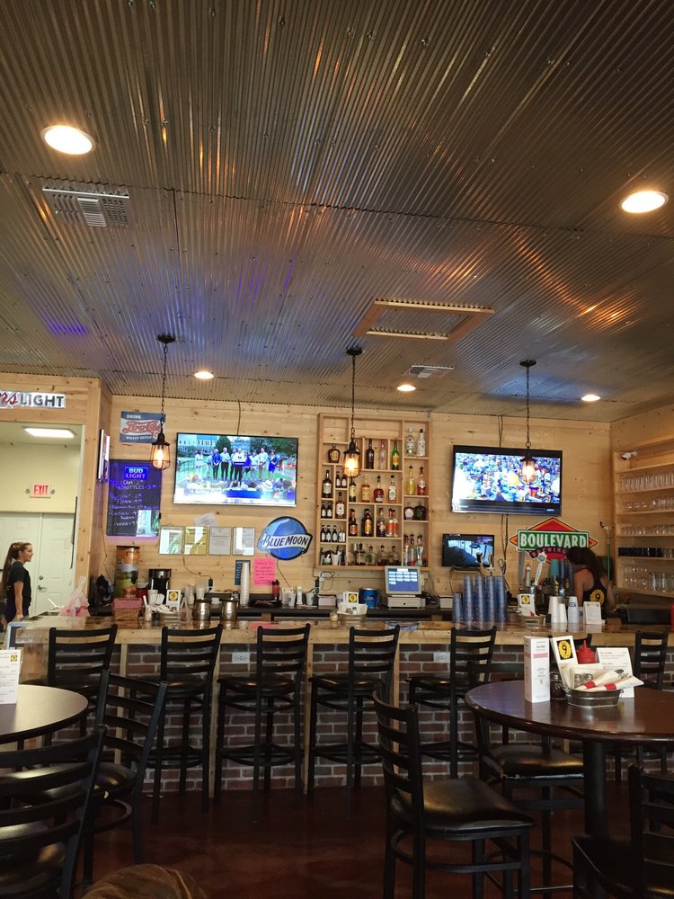 HIGHWAY 9 PIZZA & GRILL - Updated December 2025 - 11 Reviews - 124 W ...