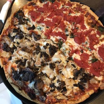 HOME RUN INN PIZZA - Updated October 2025 - 210 Photos & 292 Reviews ...