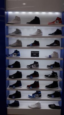 Sheik's shoe store store