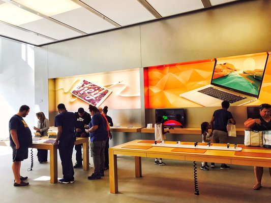 APPLE GEORGETOWN - Updated December 2025 - 63 Photos & 334 Reviews ...