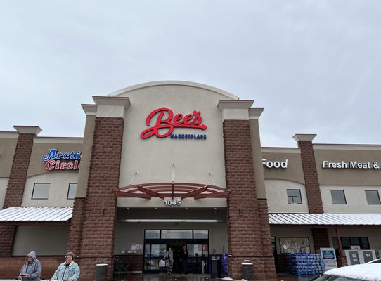 BEE’S MARKETPLACE - Updated December 2025 - 62 Photos & 25 Reviews ...