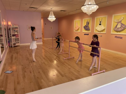 TUTU SCHOOL GREEN HILLS - Updated September 2025 - 2210 Crestmoor Rd ...