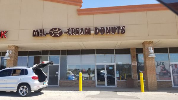 MEL-O-CREAM DONUTS - Updated October 2025 - 11 Photos - 1953 W Monroe ...