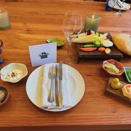 FLX TABLE - Updated July 2025 - 494 Photos & 112 Reviews - 22 Linden St ...