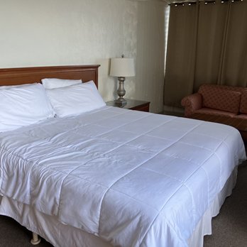 HILO REEDS BAY HOTEL - Updated October 2025 - 62 Photos & 72 Reviews ...