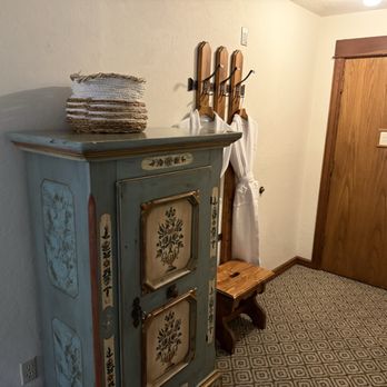 ENZIAN INN - Updated January 2026 - 390 Photos & 217 Reviews - 590 US ...