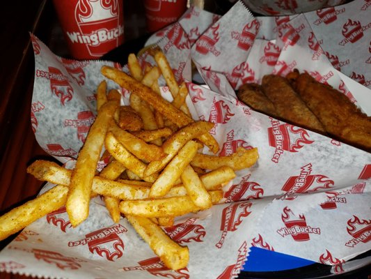 WINGBUCKET - 510 Photos & 573 Reviews - Chicken Wings - 1200 Main St ...