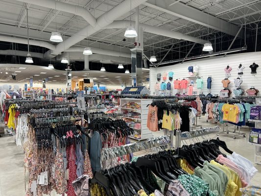 BEALLS DEPARTMENT STORE - Updated July 2025 - 2104 James L Redman Pkwy ...