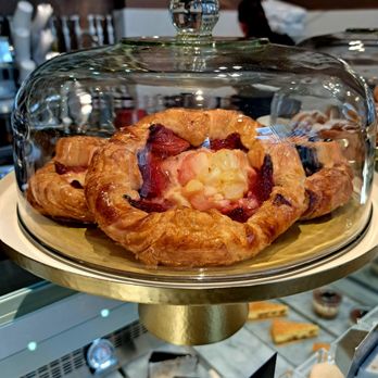 CAFÉ AT SAKS - Updated December 2025 - 39 Photos & 17 Reviews - 611 5th ...