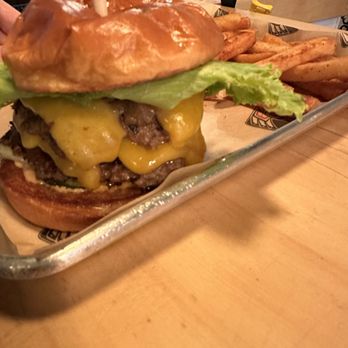 108 TAP HOUSE & BURGER BAR - Updated November 2024 - 121 Photos & 98 ...