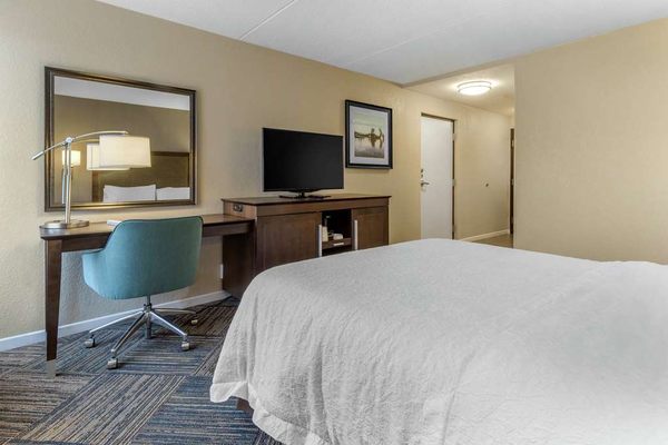 HAMPTON INN GREEN BAY DOWNTOWN - 85 Photos & 27 Reviews - 201 Main St ...