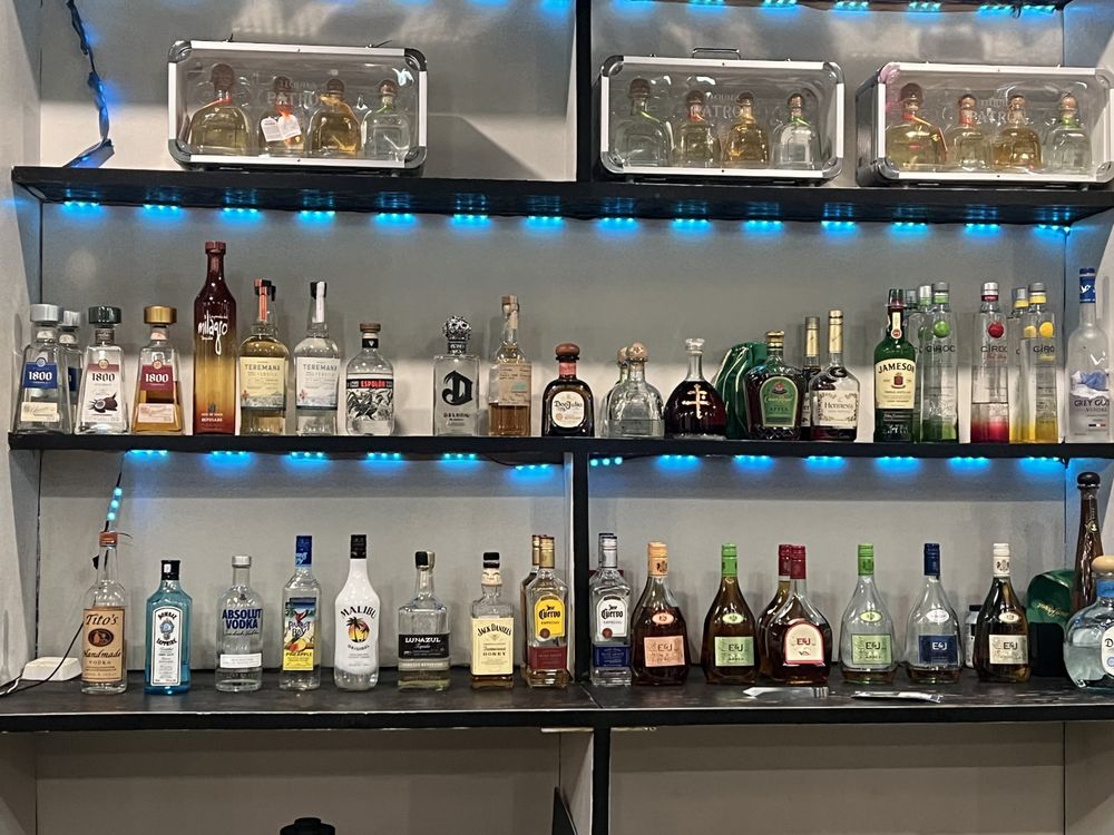 LEVEL 6 BAR & LOUNGE - Updated October 2025 - 1643 West Hunting Park ...