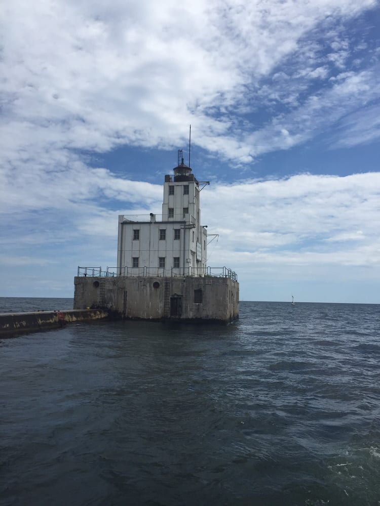 THE MILWAUKEE BREAKWATER LIGHTHOUSE - Updated November 2024 - Milwaukee ...