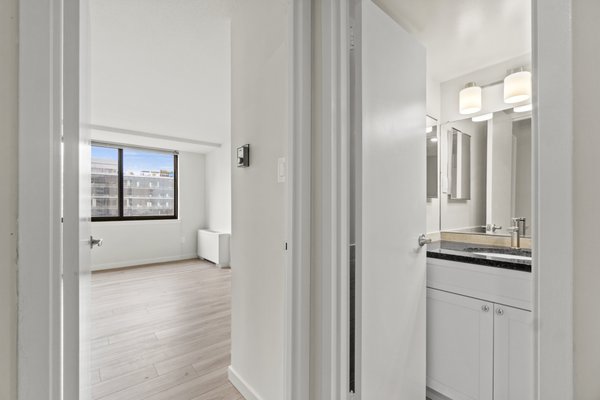 TOPAZ HOUSE APARTMENTS - Updated November 2025 - 56 Photos & 28 Reviews ...