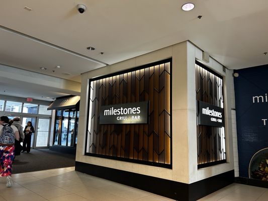 MILESTONES GRILL & BAR - Updated January 2026 - 20 Photos - 218 Yonge ...