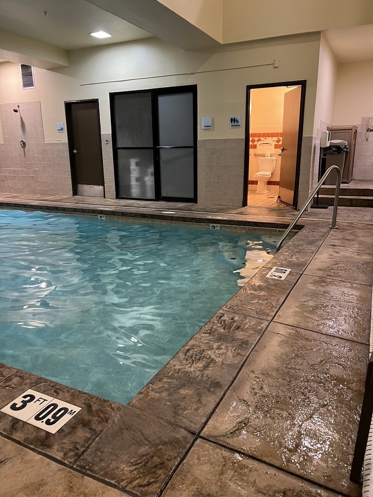 HOLIDAY INN EXPRESS PORTLAND SE - CLACKAMAS AREA - Updated December ...