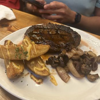 HAMPTONS - Updated October 2025 - 196 Photos & 160 Reviews - 33 N Main ...