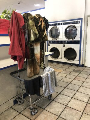 COLLEGE LAUNDRY - Updated November 2024 - 61 Photos & 76 Reviews - 4756 ...