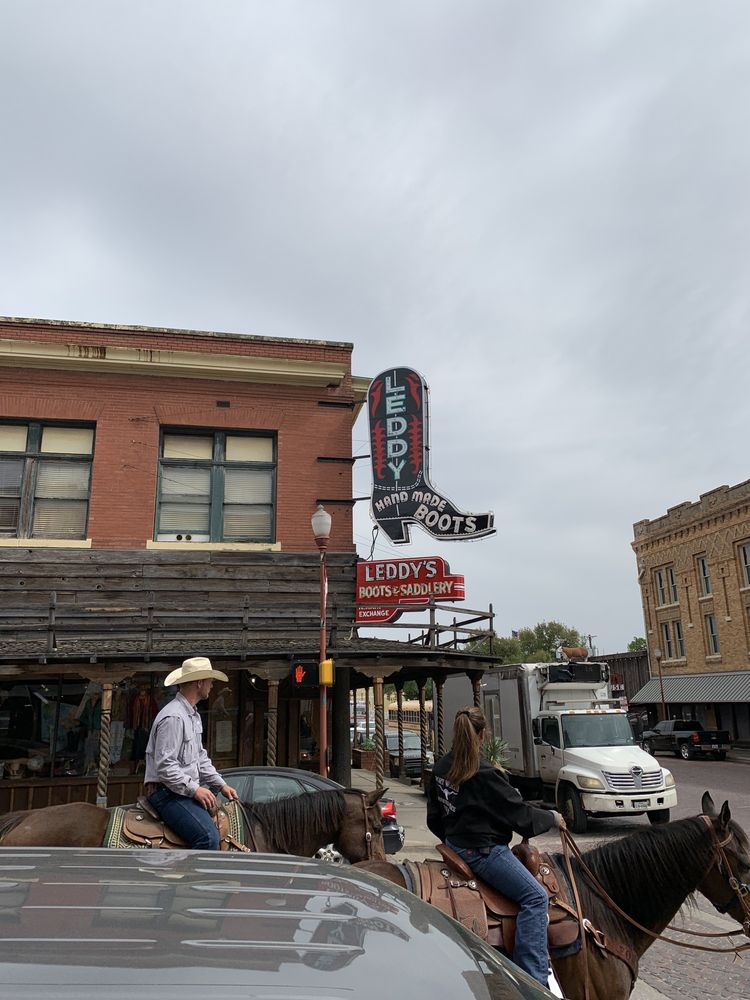 ML LEDDY’S - 45 Photos & 43 Reviews - Shoe Stores - 2455 N Main St ...