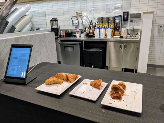 CAPITAL ONE CAFÉ - 74 Photos & 47 Reviews - 100 S State St, Chicago ...