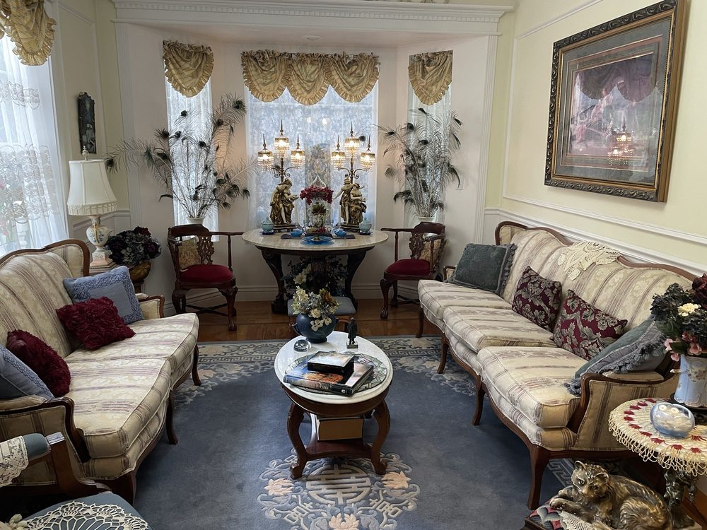 BIG YELLOW INN - Updated October 2025 - 73 Photos & 36 Reviews - 234 S ...