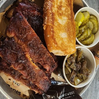 HOG-N-BONES - Updated January 2026 - 59 Photos & 111 Reviews - 1900 ...