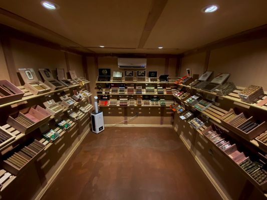 THE OAK ROOM CIGAR COMPANY AND LOUNGE - Updated May 2026 - 59 Photos ...