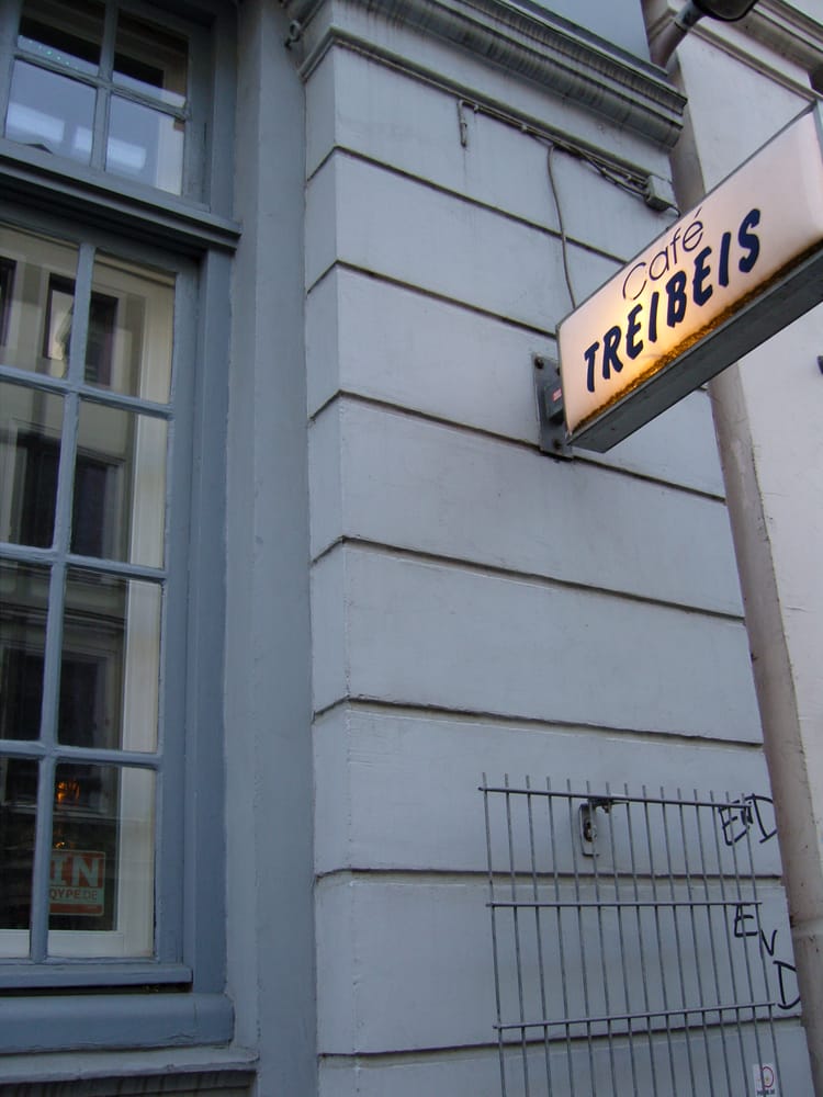 CAFÉ TREIBEIS - 14 Reviews - Gaußstr. 25, Hamburg, Germany - Dive Bars ...