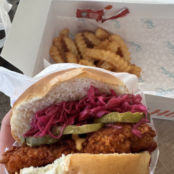 PRETTY BIRD HOT CHICKEN - SUGARHOUSE - Updated May 2024 - 269 Photos ...