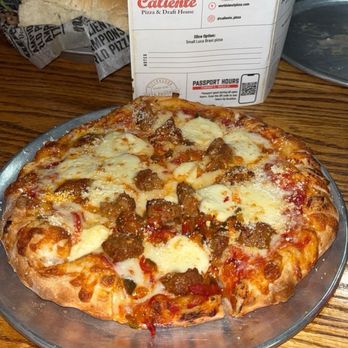 CALIENTE PIZZA & DRAFTHOUSE - Updated December 2025 - 143 Photos & 291 ...