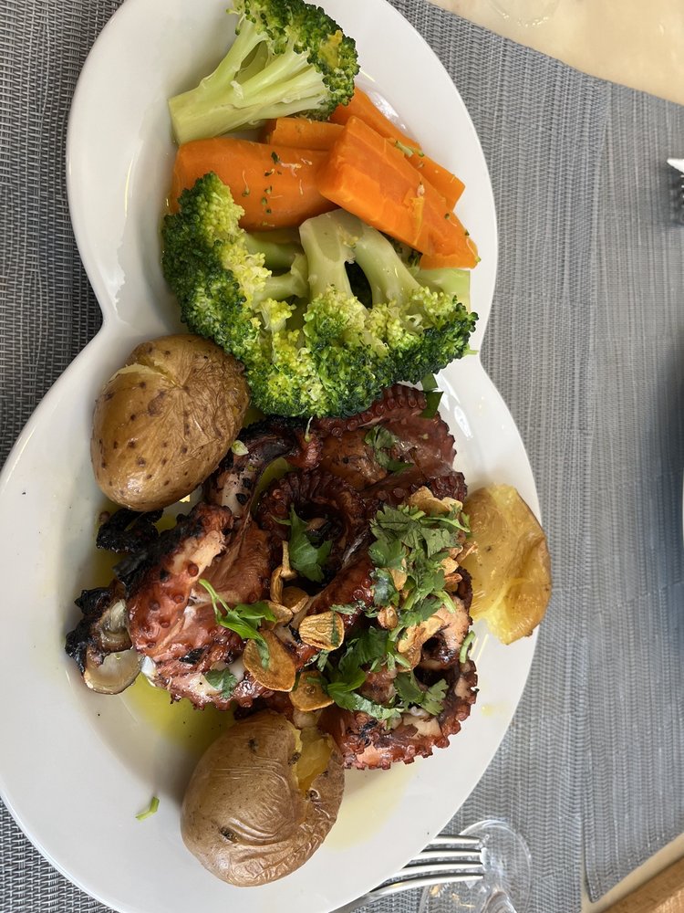 RESTAURANTE O CASTELO - Updated May 2024 - 16 Photos - Sines, Portugal ...