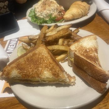 RAFFERTY’S RESTAURANT & BAR - Updated December 2025 - 76 Photos & 107 ...