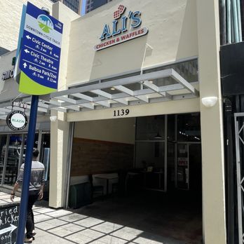 ALI’S CHICKEN & WAFFLES - Updated December 2025 - 84 Photos & 107 ...