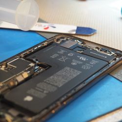 Best Cell Phone Repair Shops Near Me - April 2025: Find Nearby Cell ...