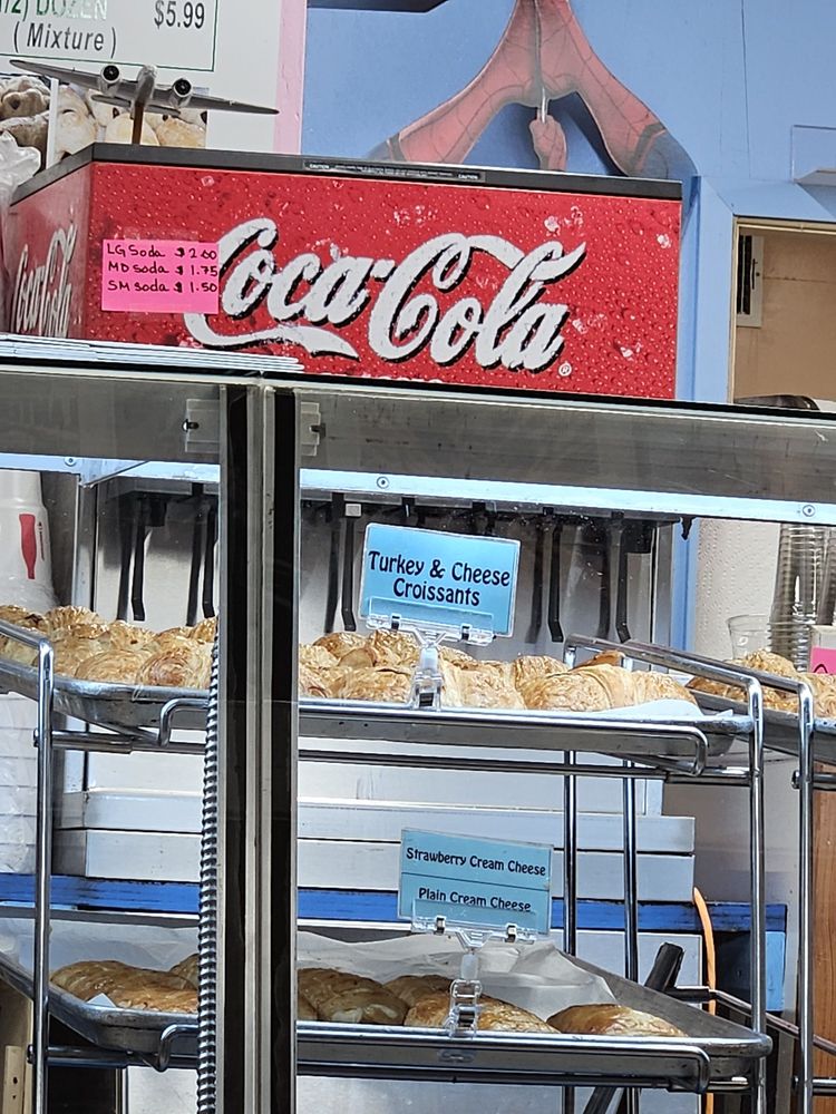 AM DONUTS AND CROISSANTS - Updated October 2025 - 70 Photos & 43 ...