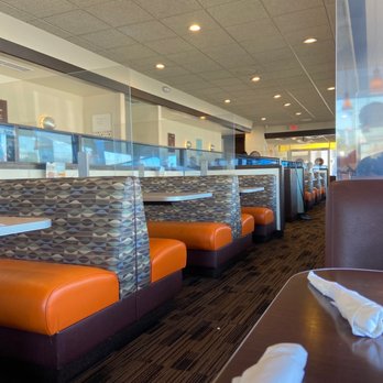 VILLAGE INN - Updated August 2025 - 79 Photos & 86 Reviews - 1500 ...