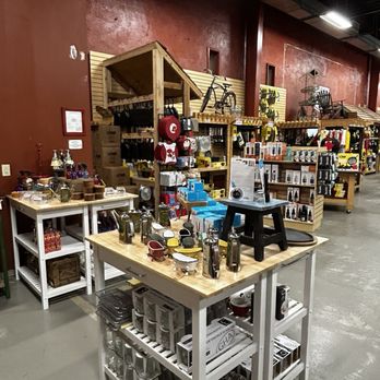 LODGE FACTORY STORE - Updated October 2025 - 109 Photos & 58 Reviews ...