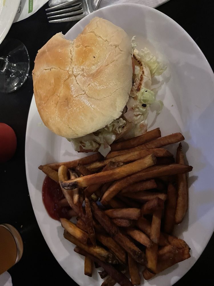 PARROTT DELANEY TAVERN - Updated August 2024 - 62 Photos & 84 Reviews ...