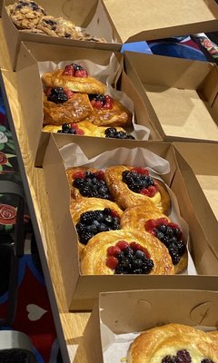 BATCH BAKEHOUSE - Updated June 2024 - 254 Photos & 219 Reviews - 1402 ...