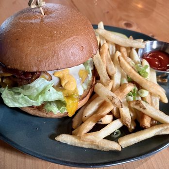 HOPMONK TAVERN - Updated January 2025 - 631 Photos & 877 Reviews - 230 ...