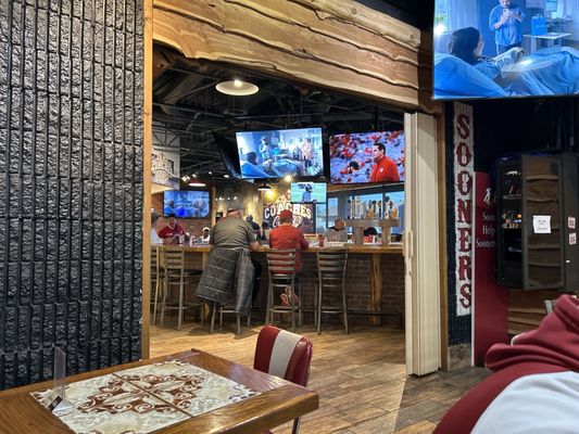 COACHES CORNER - Updated December 2025 - 33 Photos & 33 Reviews - 1150 ...