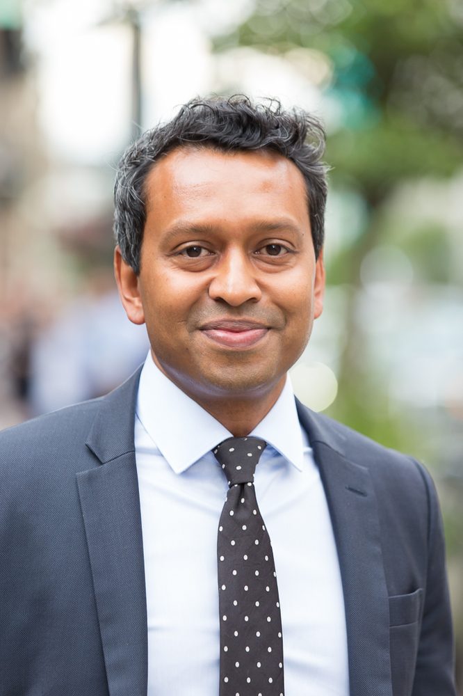 ROMESH ANGUNAWELA - MOORFIELDS EYE HOSPITAL - Updated June 2024 - 162 ...