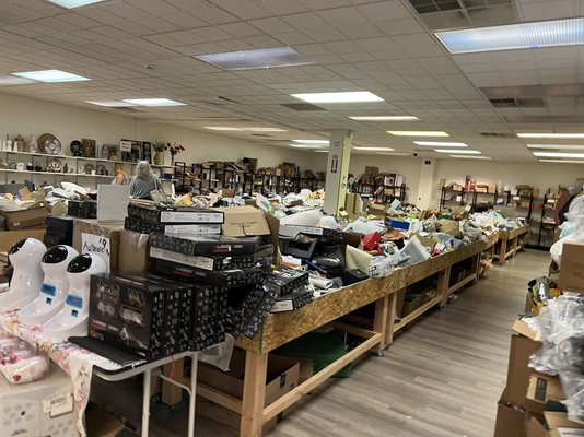 PAYLESS RETAIL STORE, LIQUIDATION BIN PALLET STORE - Updated September ...